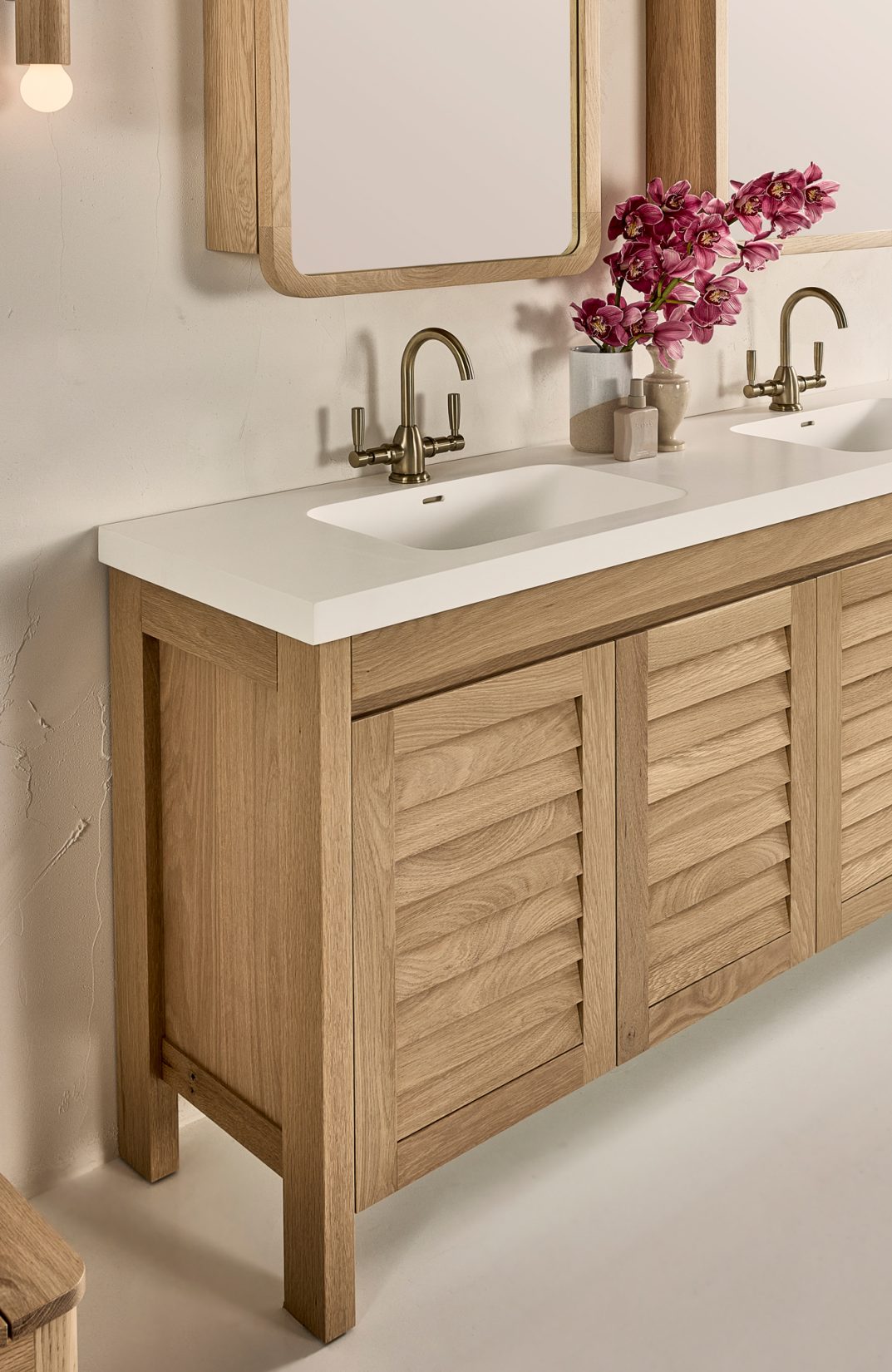 Curved or Straight? Freestanding Vanity Legs