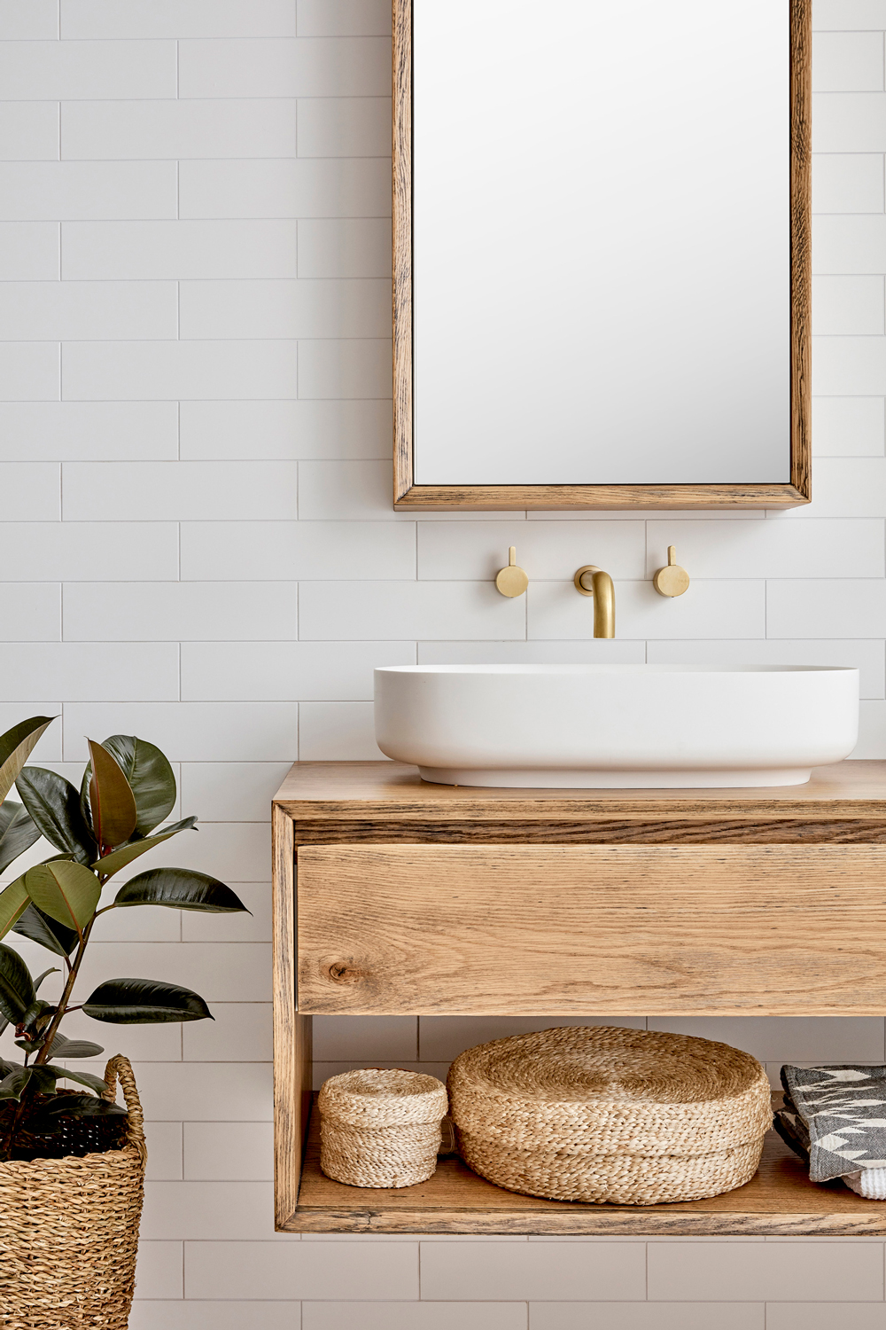 Baxter Slim Vanity - Loughlin Furniture